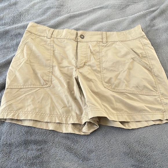 Columbia | Shorts | Columbia Snap Closure Outdoor Shorts Khaki Color ...
